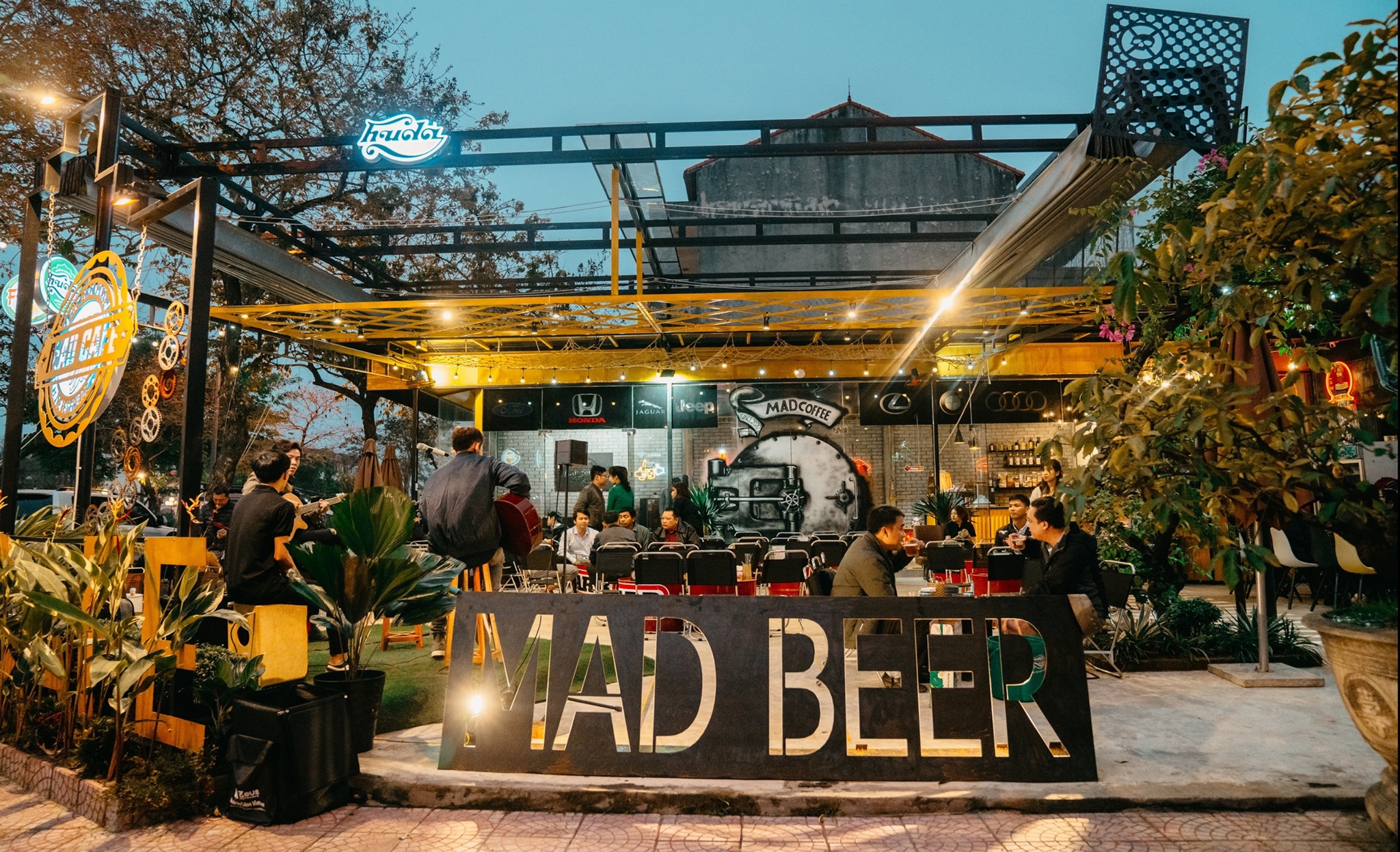 Quán MAD BEER